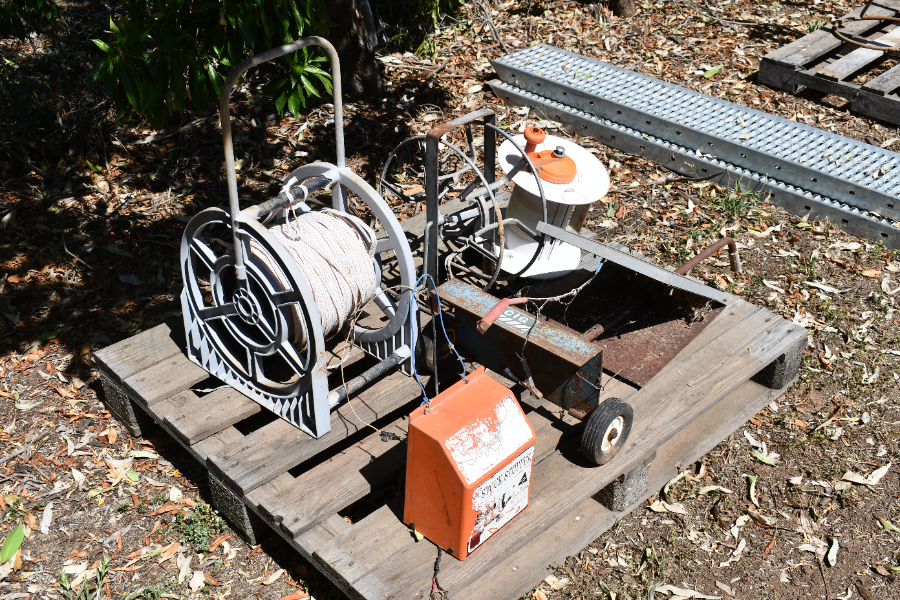 Lot 94 - Electric fence energiser, solar panel, reels | AuctionsPlus