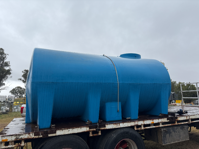 Lot 47 - 10,000 litre Poly Rapid Plastic Tank | AuctionsPlus