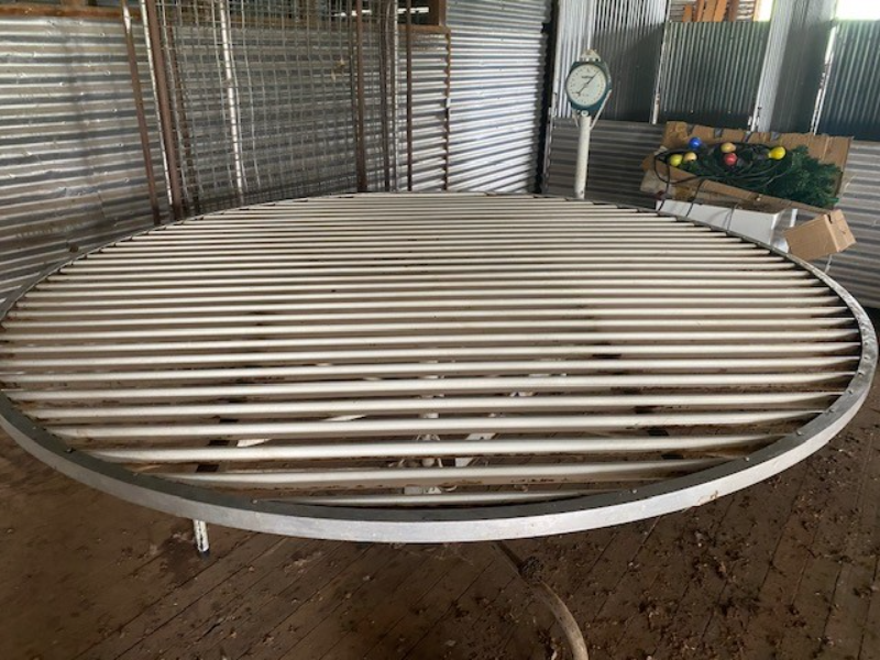 Lot 17 - LYCO STEVLYON ROUND WOOL TABLE WITH SCALES. | AuctionsPlus