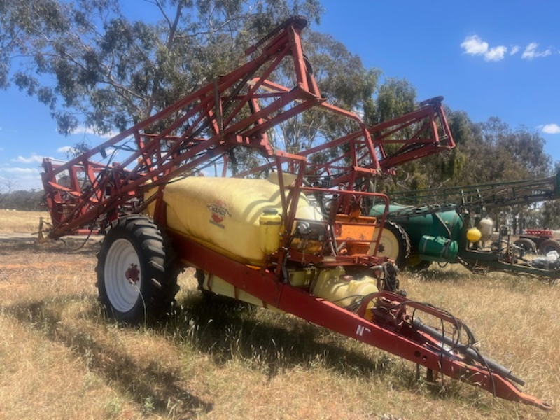 Lot 18 - HARDI COMANDOR TRAILING BOOM SPRAY | AuctionsPlus
