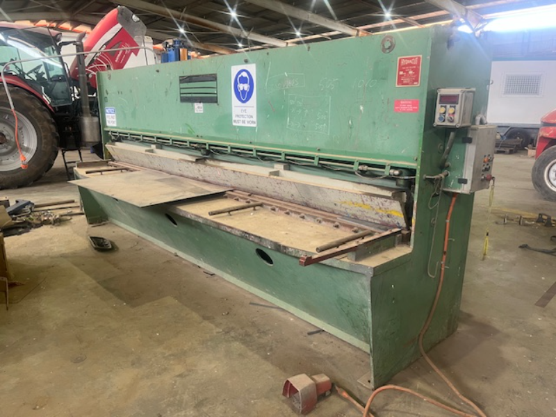 Lot 7 - HYDRA CUT GUILLOTINE | AuctionsPlus