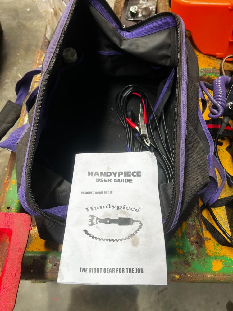 Lot 218 - *NEW* Handypiece Battery Operated Shearing Set | AuctionsPlus