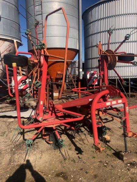 Lot 296 - Kverneland Hay & Silage Tedder | AuctionsPlus