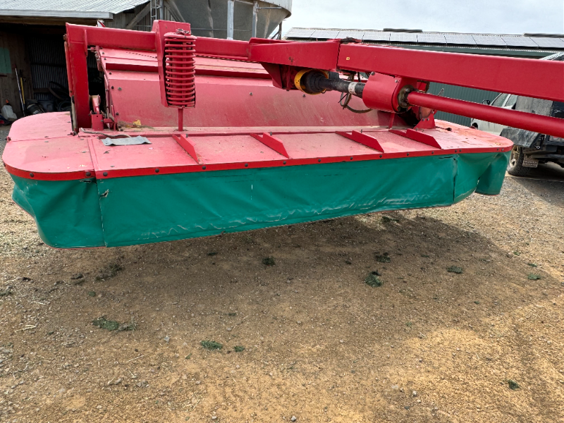 Lot 6 - Taarup Mower Conditioner | AuctionsPlus
