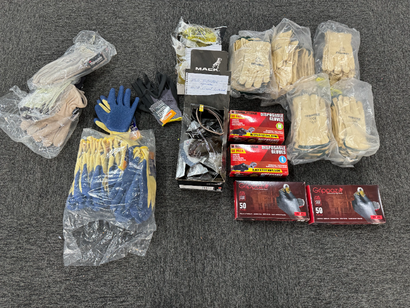 Lot 198 - PPE Kit #2 M/L | AuctionsPlus