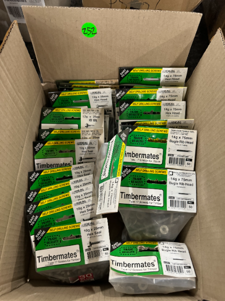 Lot 252 - Box of Hex Seal & Bulge Rib Head Green Timbermate Screws ...