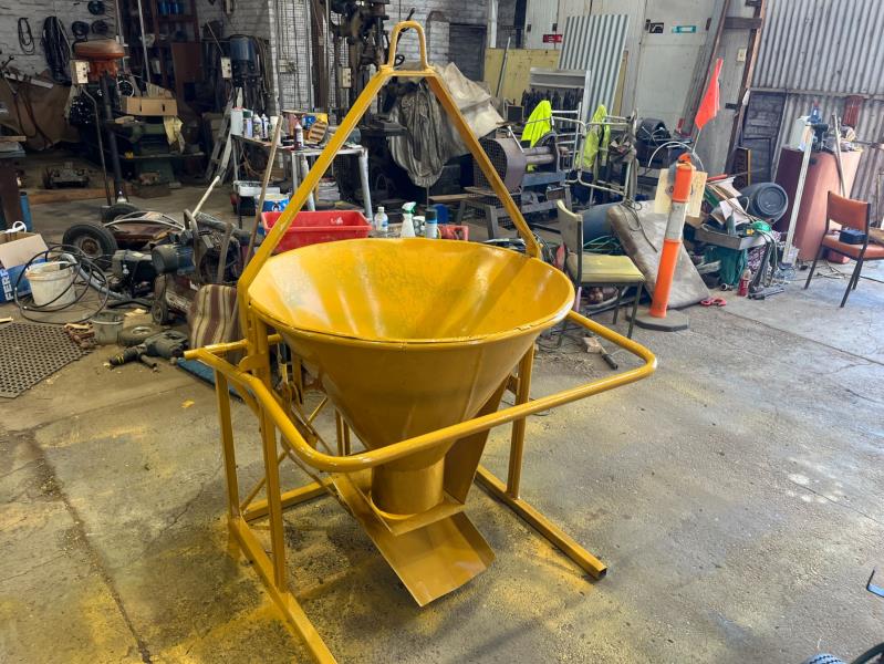 Lot 50 - Kibble Hopper | AuctionsPlus