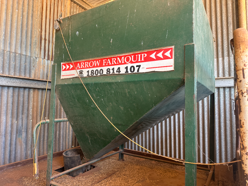 Lot 35 - Arrow Farmquip Feedout Bin | AuctionsPlus