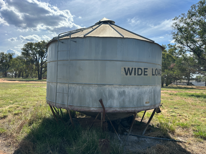 Lot 16 - Nelson Field Bin | AuctionsPlus