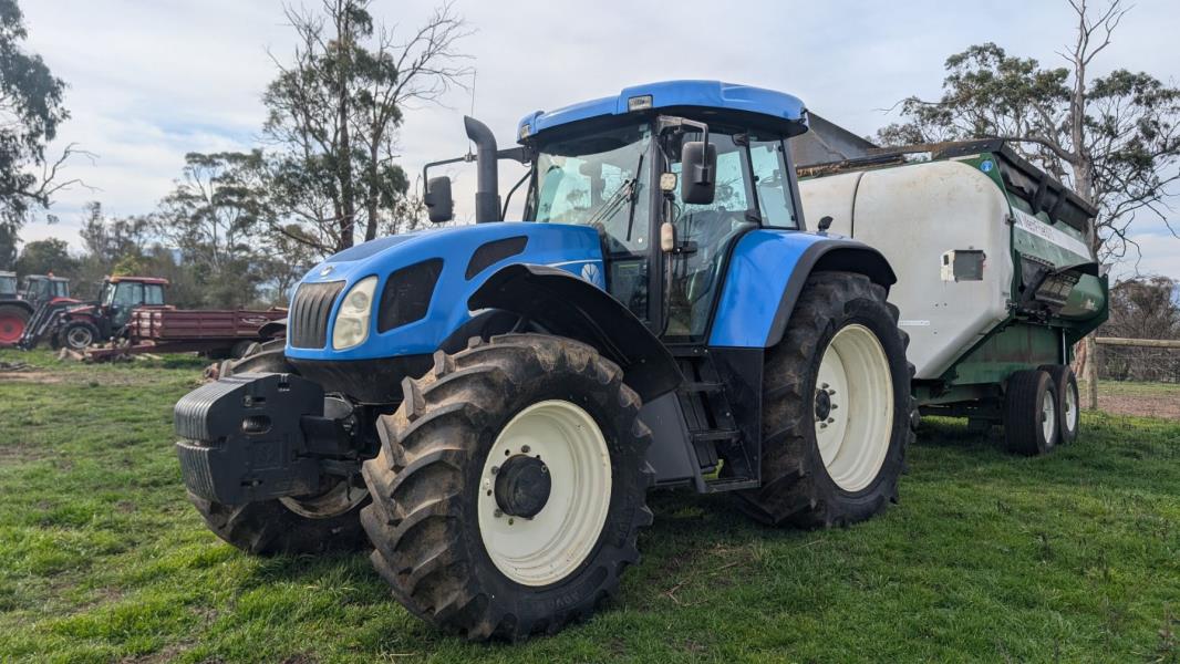 Lot 8 - New Holland 2009 T7530 Tractor | AuctionsPlus