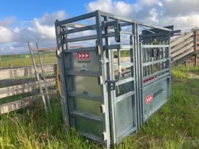 Lot 54 - Arrowquip Cow Catcher 47 Series Cattle Crush w/ Vet Section ...