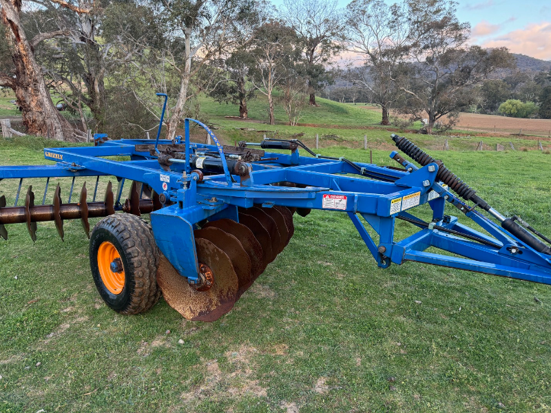 Lot 2 - OFF SET PLOUGH - 28 PLATE GRIZZLY TANDEM OFFSET DISC PLOUGH ...