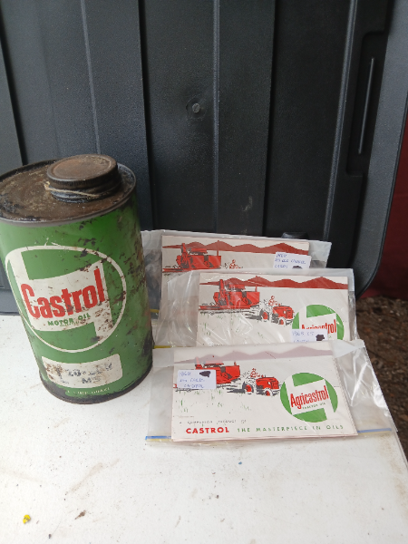 Lot 23 - Castrol tin and cards | AuctionsPlus