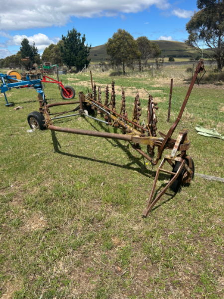 Lot 77 - Hay rake | AuctionsPlus