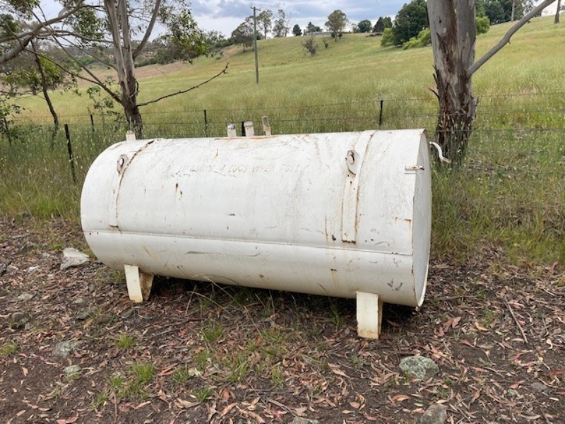 Lot 42 - 2100L Diesel Fuel Tank | AuctionsPlus