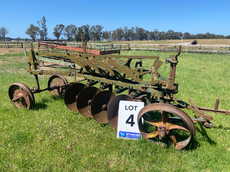 Lot 4 - Antique Stump Jump Plough | AuctionsPlus