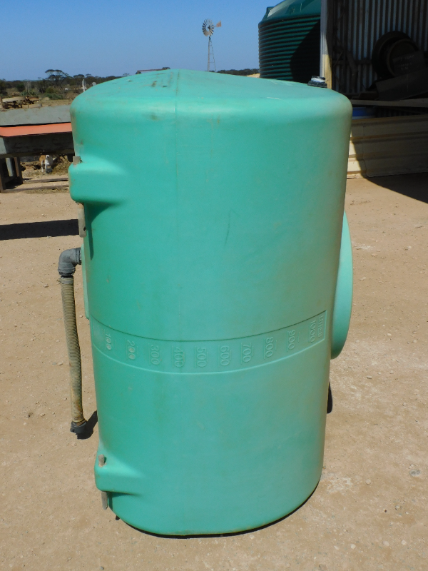 Lot 833 - Rapid 1000L Spray Tank | AuctionsPlus
