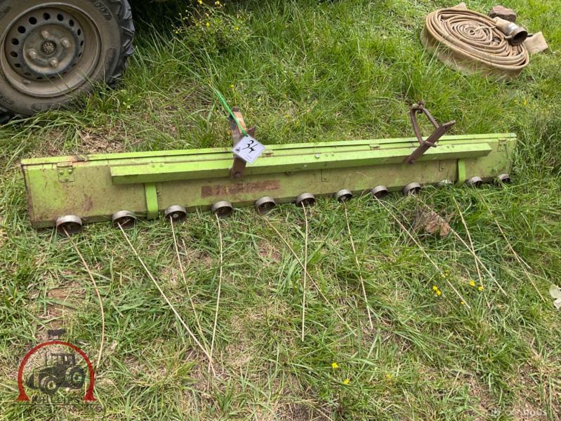 Lot 34 - Daken C Seeder Seed Box | AuctionsPlus