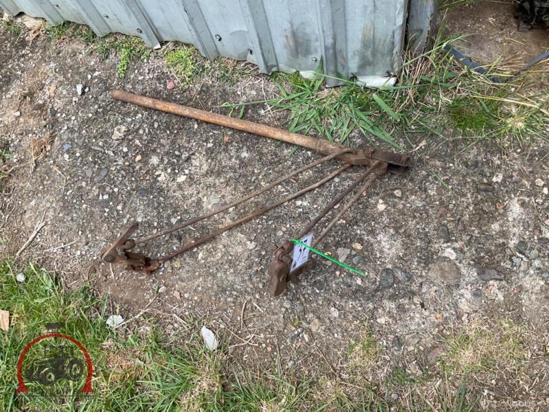 Lot 37 - Wire Strainers | AuctionsPlus