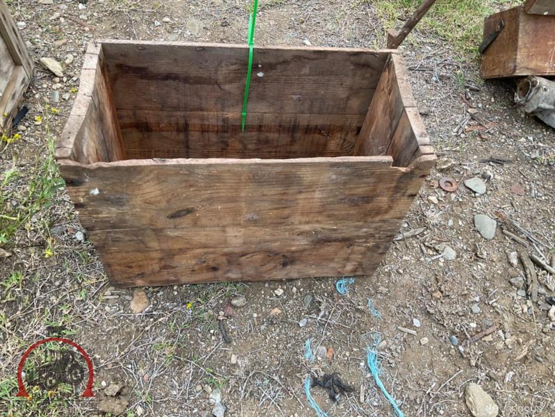 Lot 77 - Plume Motor Spirit Box | AuctionsPlus