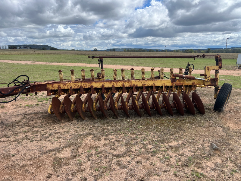 Lot 84 - CONNOR SHEA SERIES 4 ONE WAY PLOUGH | AuctionsPlus