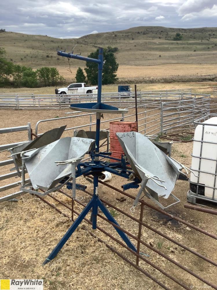 Lot 98 - Harvestair Lamb marking and mulesing Cradle | AuctionsPlus