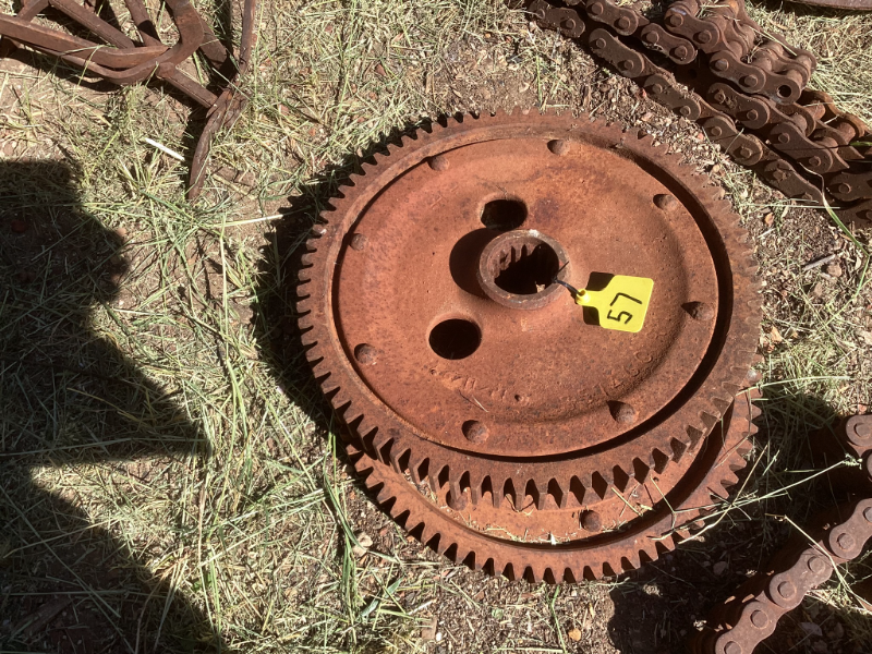 Lot 57 - 2 X LARGE COGS | AuctionsPlus
