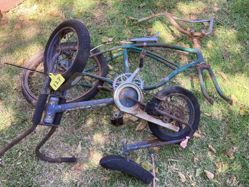 Lot 123 - 2 X OLD PUSH BIKES | AuctionsPlus
