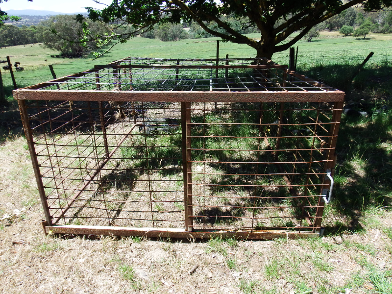Lot 45 - Sheep crate 2.35m x 1.8m | AuctionsPlus