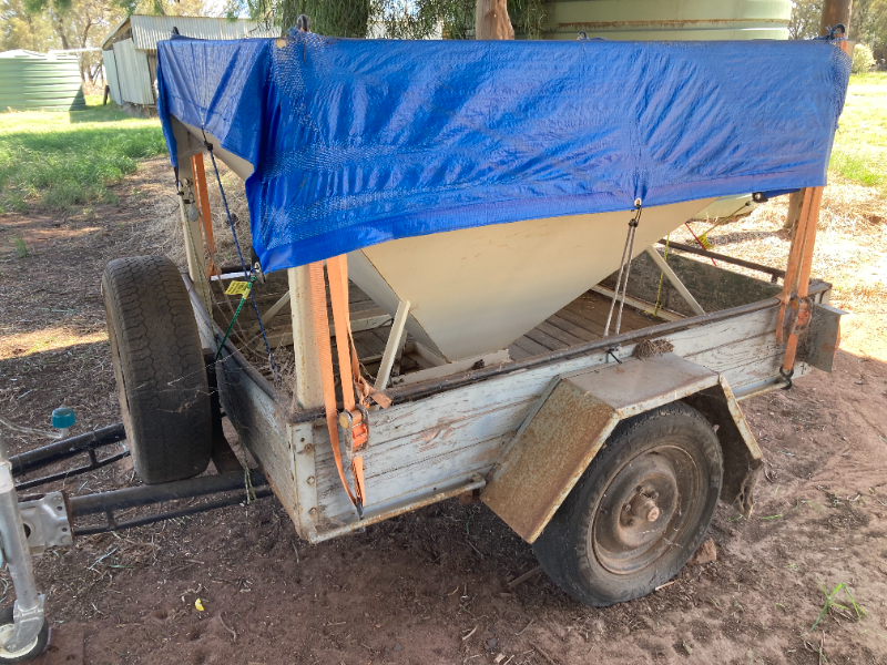 Lot 15 - Trailing Feed Out Cart | AuctionsPlus