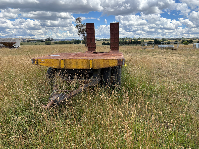 Lot 28 - Dual axel step deck trailer | AuctionsPlus