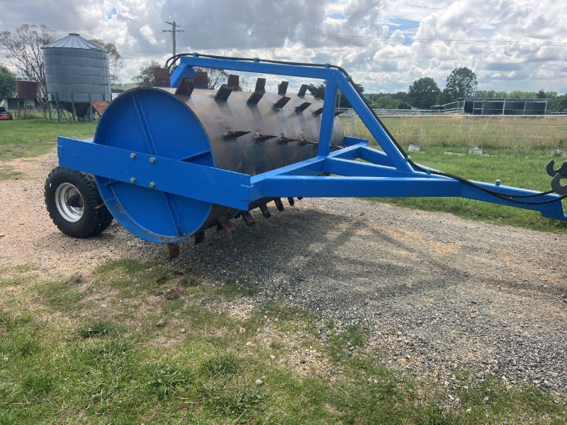 Lot 3 - TRAILING AERATOR ROLLER | AuctionsPlus