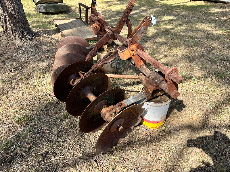 Lot 147 - 3 POINT LINKAGE FERGUSON TILLER | AuctionsPlus