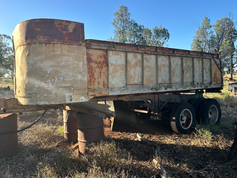 Lot 55 - Tandem axle tipper trailer | AuctionsPlus