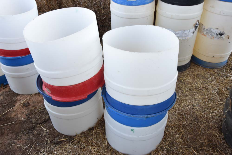 Lot 175 - 4 x Feed Barrels | AuctionsPlus