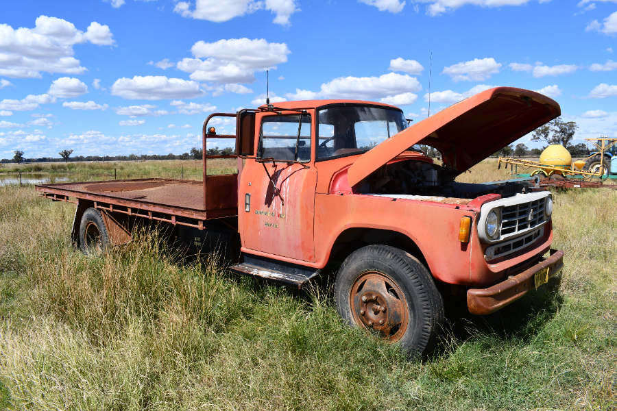 Lot 9 - International D1710 truck | AuctionsPlus