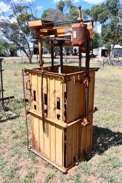 Lot 34 - Sunbeam electric wool press | AuctionsPlus