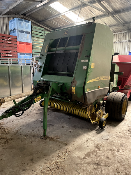 Lot 26 - John Deere 582 Baler | AuctionsPlus