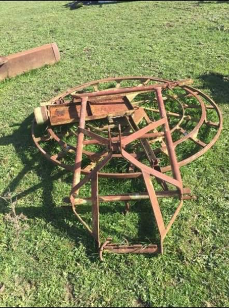 Lot 76 - Arena Rake | AuctionsPlus