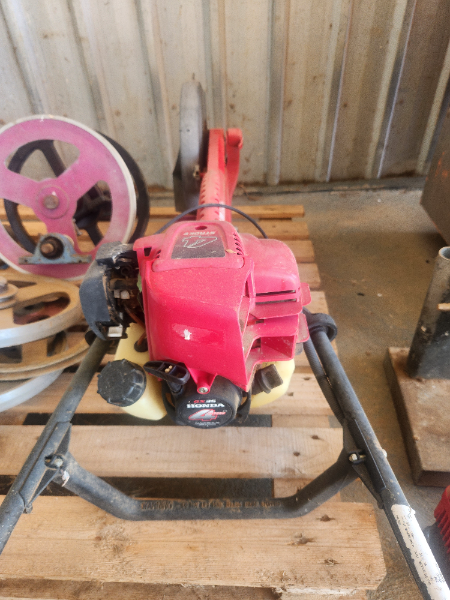 Lot 49 - Adam Lawn Edger | AuctionsPlus