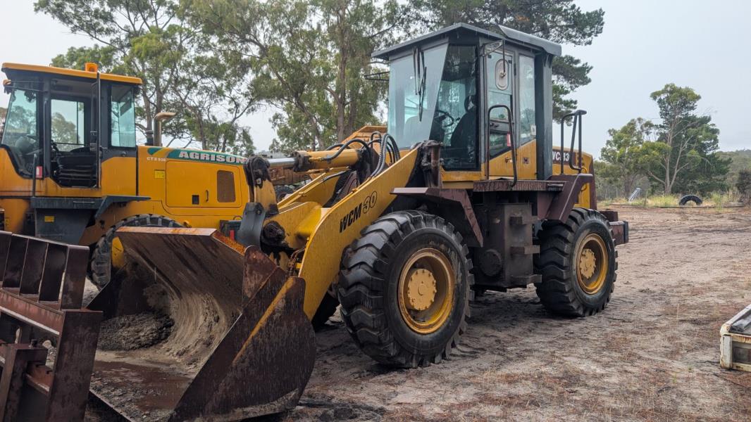 WCM 30 Wheeled Loader w/ Bucket & Pallet Forks | AuctionsPlus