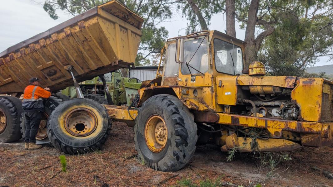 Volvo TC860 15T Dump Truck - to suit parts | AuctionsPlus