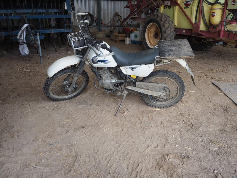 Lot 11 - Suzuki DR200 Motor bike | AuctionsPlus