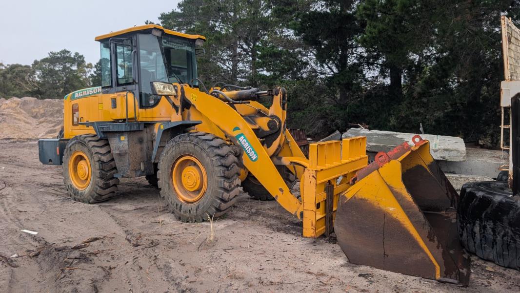 Lot 4 - Agrison CTC936 Wheeled Loader w/ Pallet Forks & Bucket ...
