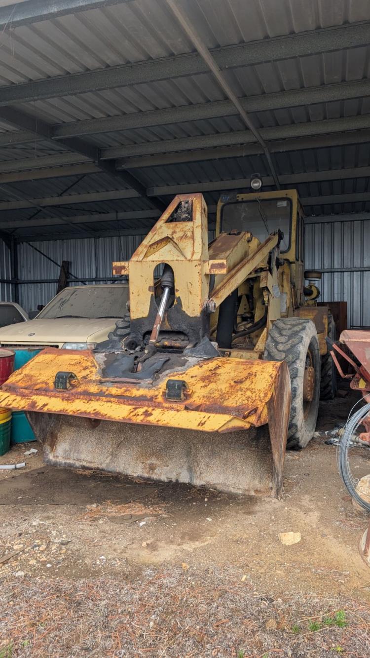 Lot 20 - 1958 Moore LD-3 Scoopmobile Wheel Loader | AuctionsPlus