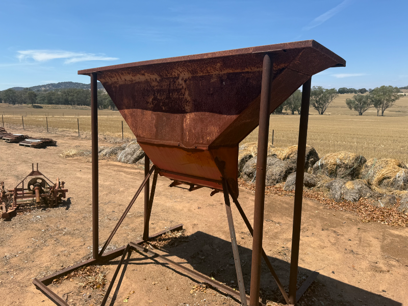 Lot 59 - Grain Bagging Hopper | AuctionsPlus