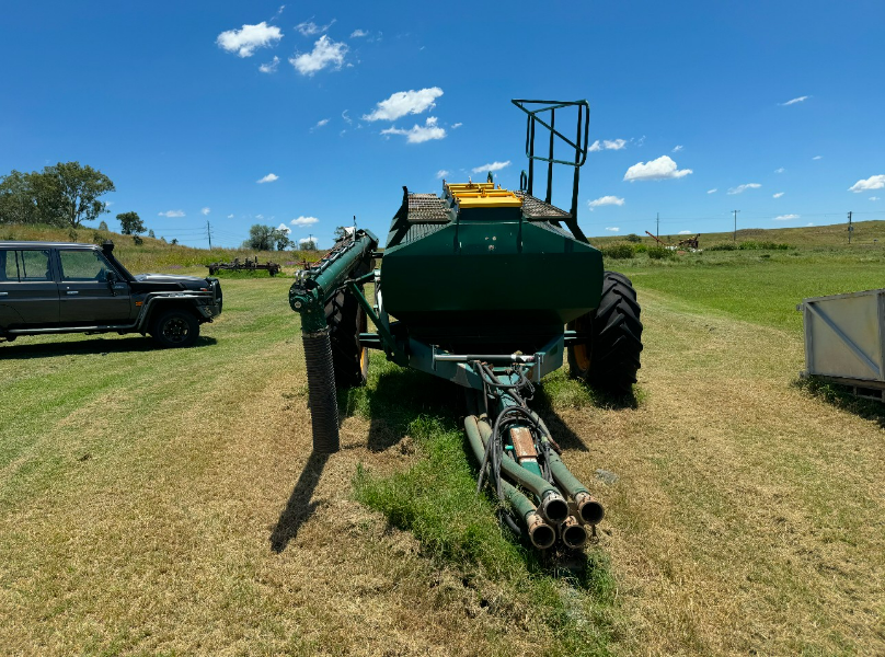 Lot 5 - Simplicity 4500 Air Seeder Cart | AuctionsPlus