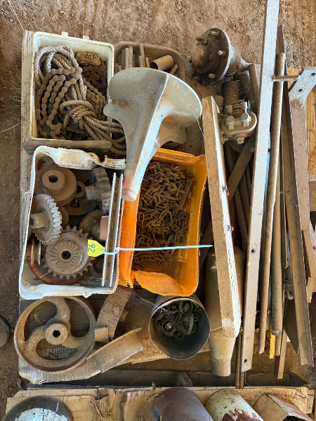 Lot 92 - Qty Sundry Items | AuctionsPlus