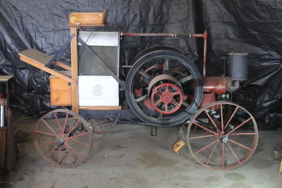 Lot 5 - 4hp IHC Engine | AuctionsPlus