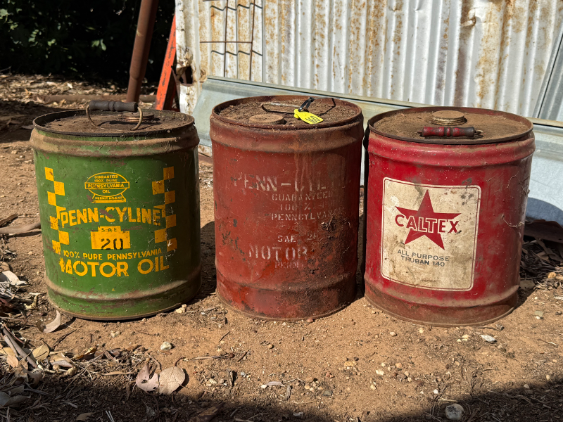 Lot 159 - Qty Antique 20 LT Pennsylvania & Caltex Oil Drums | AuctionsPlus